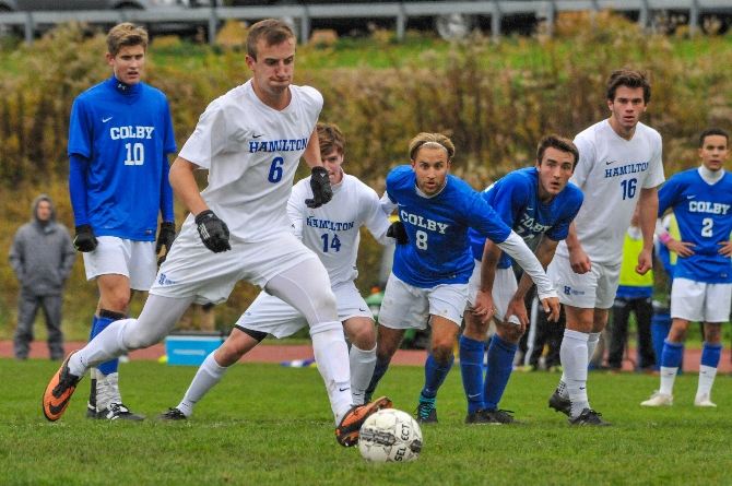 Men's soccer honors seniors and beats Colby - News - Hamilton College